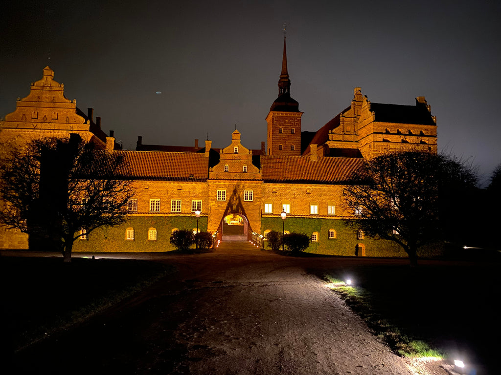 𝗞𝗼𝗻𝗴𝗲𝗯𝗲𝘀ø𝗴 𝗽å 𝘀𝗹𝗼𝘁𝘁𝗲𝘁🏰 – Cappa vin